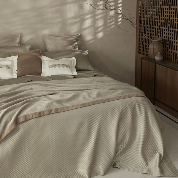 Discover The Premier Luxury Brands at Woodbury Common Premium Outlets ...